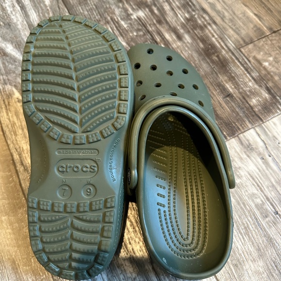CROCS | Shoes | Crocs Classic Clog Green | Poshmark